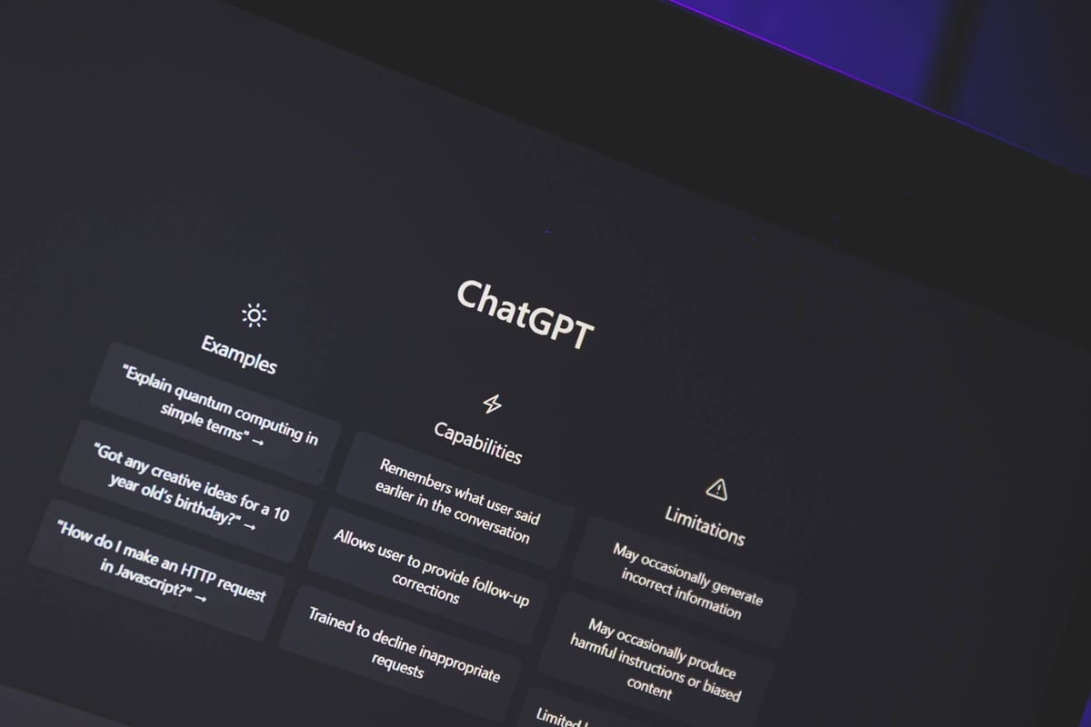 LLM（大規模言語モデル）とは？仕組みや種類についてわかりやすく解説