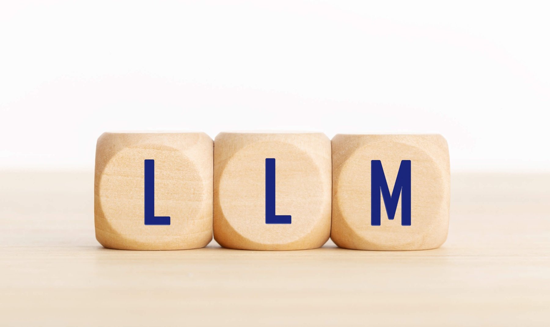 LLM（大規模言語モデル）とは？仕組みや種類についてわかりやすく解説